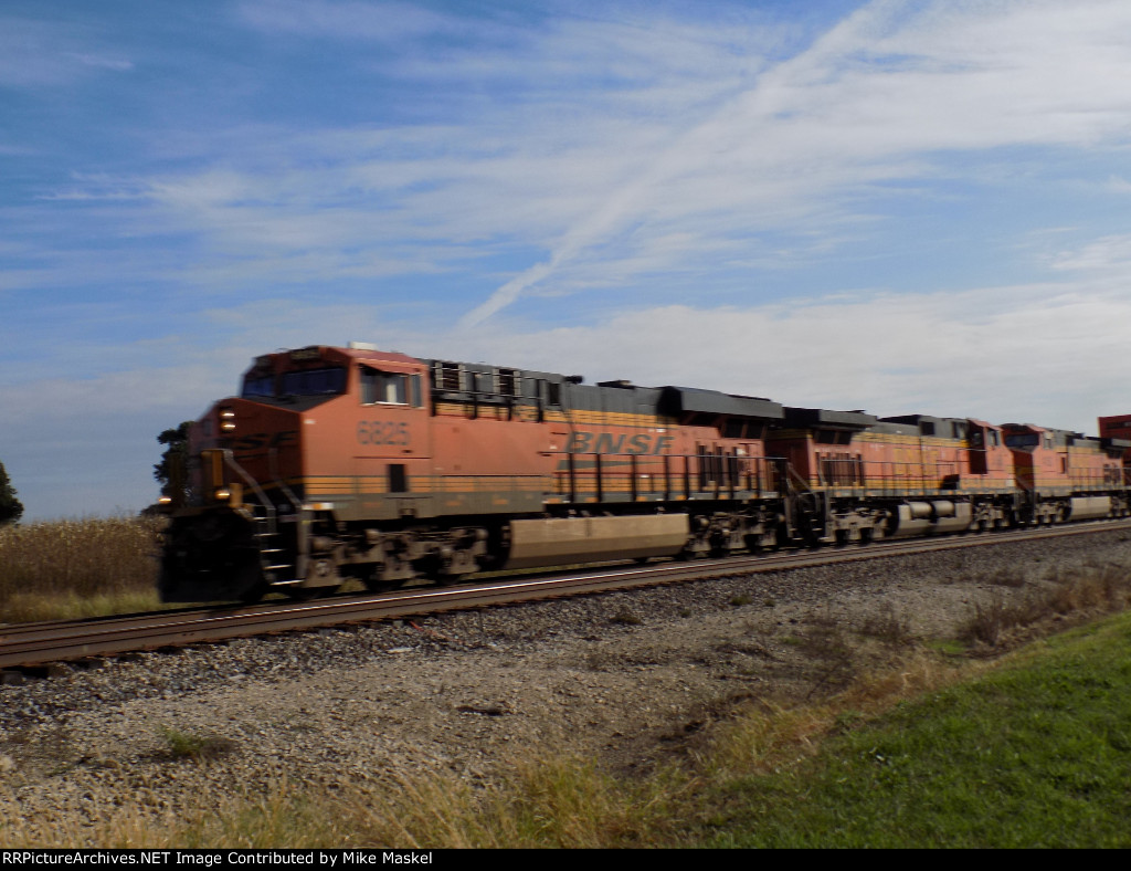BNSF 6825